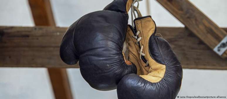 1892: Primeira luta conforme as regras do pugilismo moderno