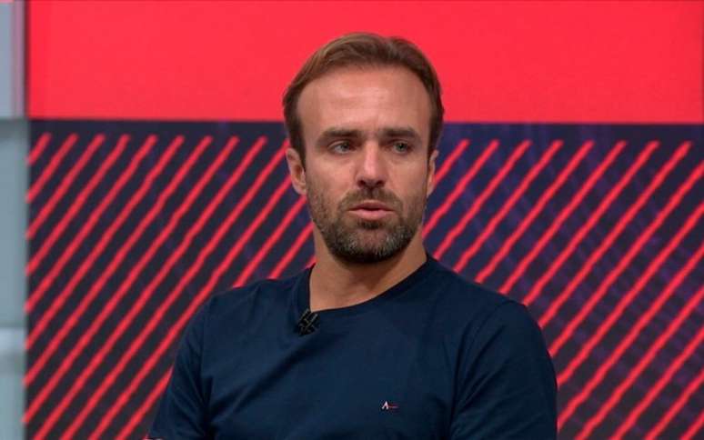 Ex-jogador Roger Flores explica por que se afastou das redes sociais