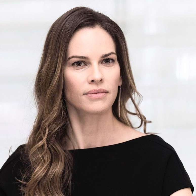 Hilary Swank vai ser mãe de gêmeos aos 48 anos