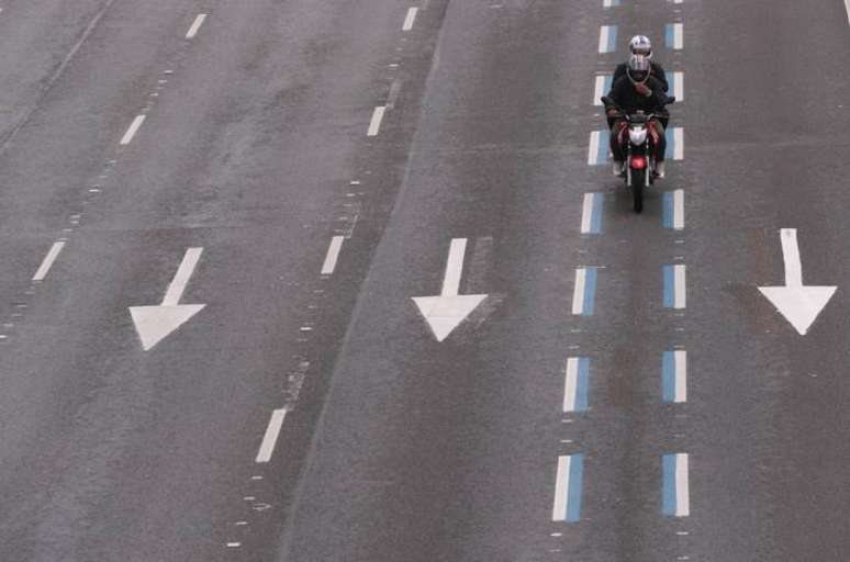 Cidade de SP aposta em ampliação de faixas para motos para reduzir ...