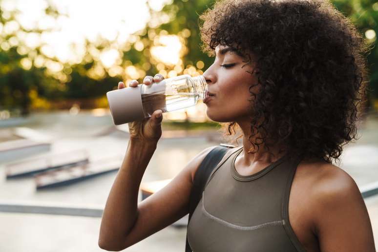 Enxaqueca: entenda como a alimentação pode melhorar ou piorar os sintomas Enxaqueca: entenda como a alimentação pode melhorar ou piorar os sintomas