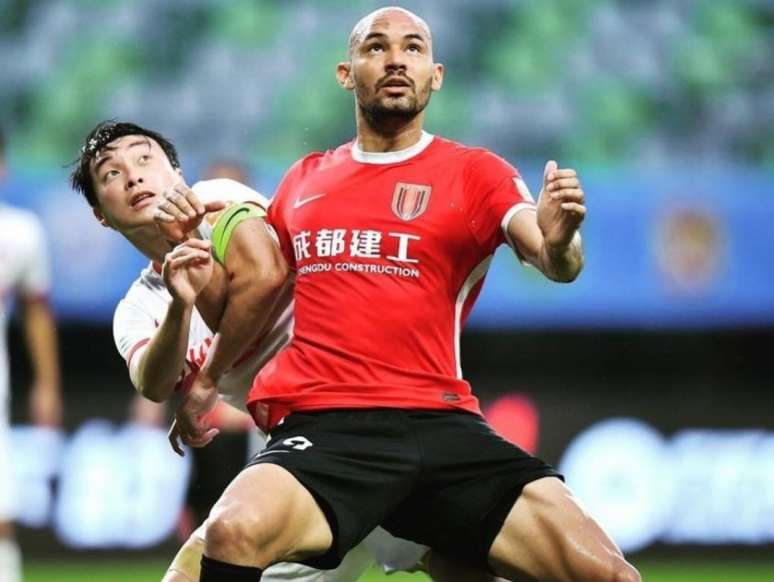 Após paternidade, Felipe Silva comemora boa fase no Campeonato Chinês