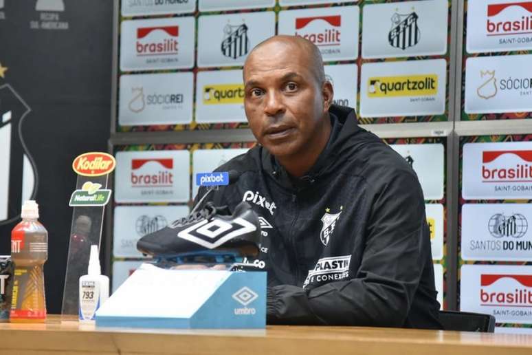 Orlando Ribeiro ganha elenco, mas evita falar em futuro no Santos