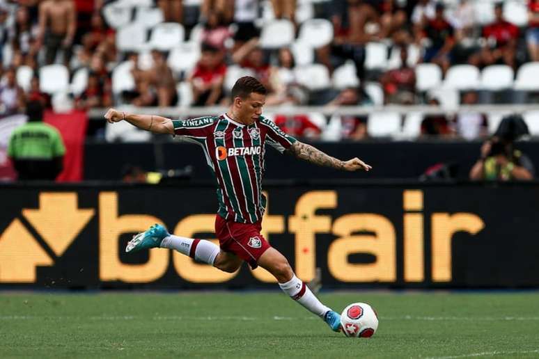 Calegari, do Fluminense, tem lesão na coxa e pode ficar fora contra o Ceará