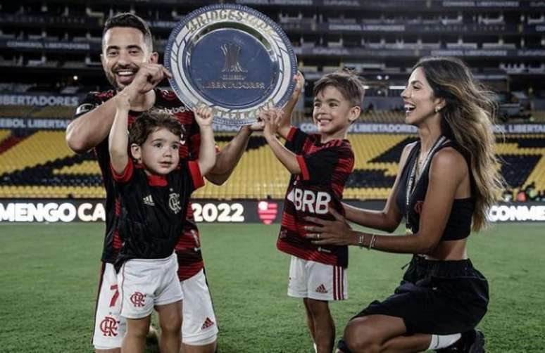 Marilia Nery elogia marido Éverton Ribeiro após título da Libertadores ...