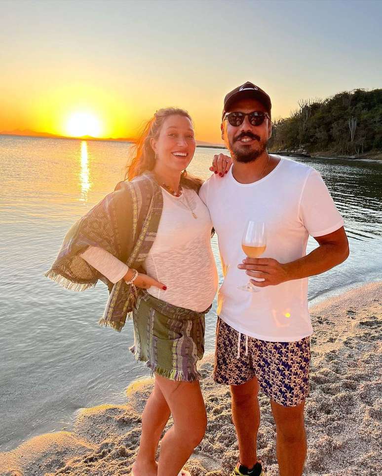 Gabriela Pugliesi dá à luz seu primeiro filho com Tulio Dek: 'Exausta ...