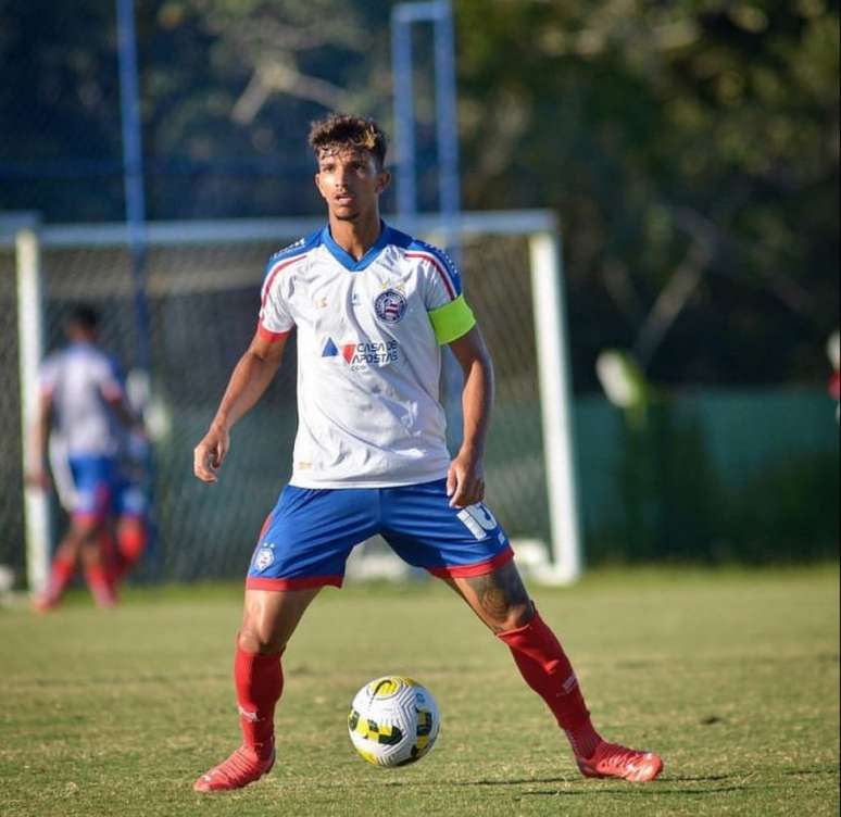 Com passagens pela Seleção, Kauã cresce no Bahia e cita meta em 2023