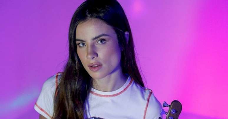 Giulia Be: veja a capa de "Disco Voador", o álbum de estreia da cantora