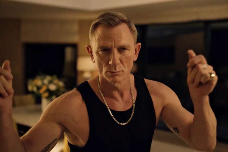 Daniel Craig surpreende ao rebolar em comercial de vodka dirigido por ...