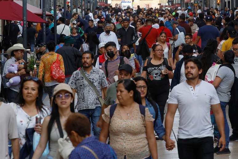 Mundo atinge a marca de oito bilhões de habitantes, aponta site