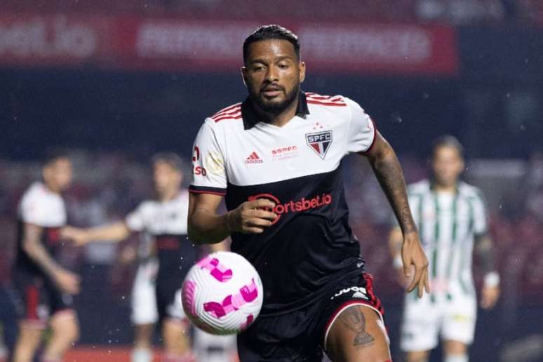 Grêmio acelera conversas para fechar com Reinaldo, ex-São Paulo