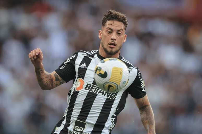 Lateral-direito do Atlético-MG, Guga entra na mira do Vasco, diz site