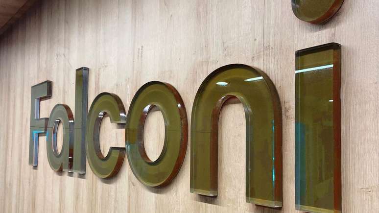 Nascida como produto na Falconi, Spot "cria pernas" e mira spin-off