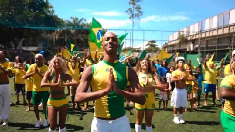 Após gravar versão de clipe de Waka Waka, brasileiro é convidado por ...