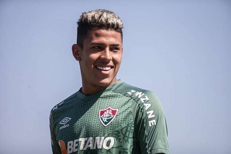 Fluminense oficializa venda de Matheus Martins