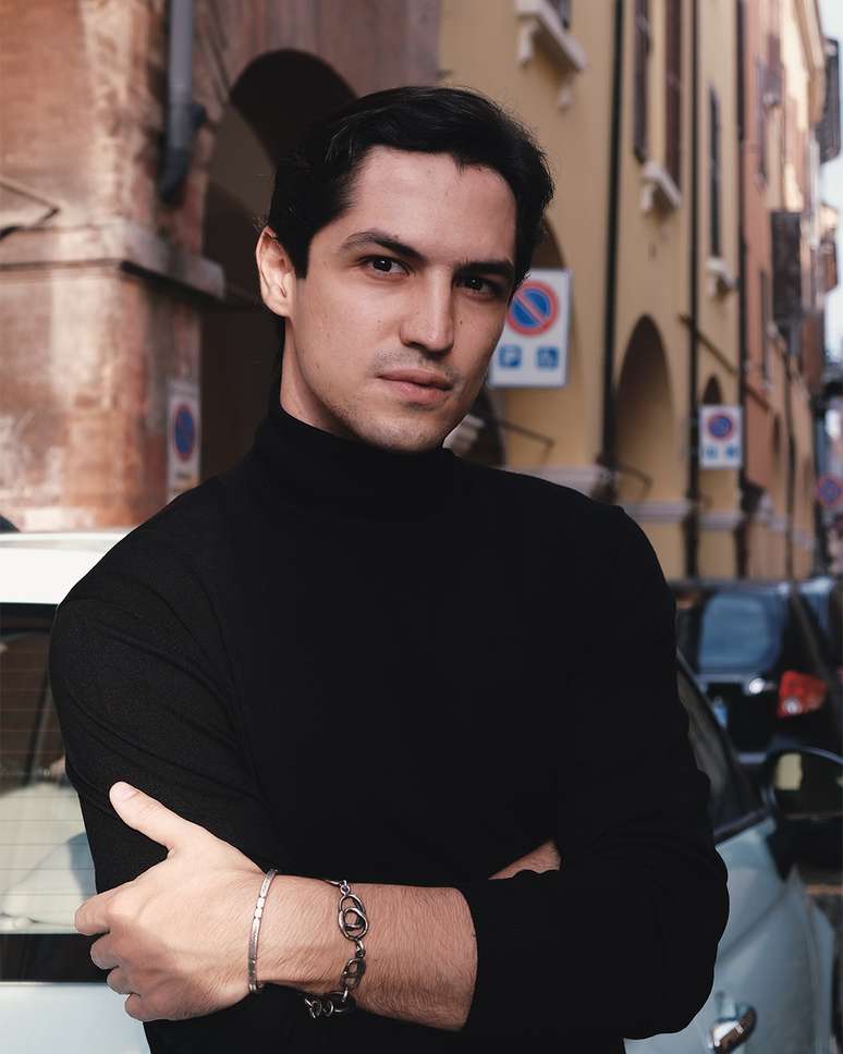 Gabriel Leone é música e coração