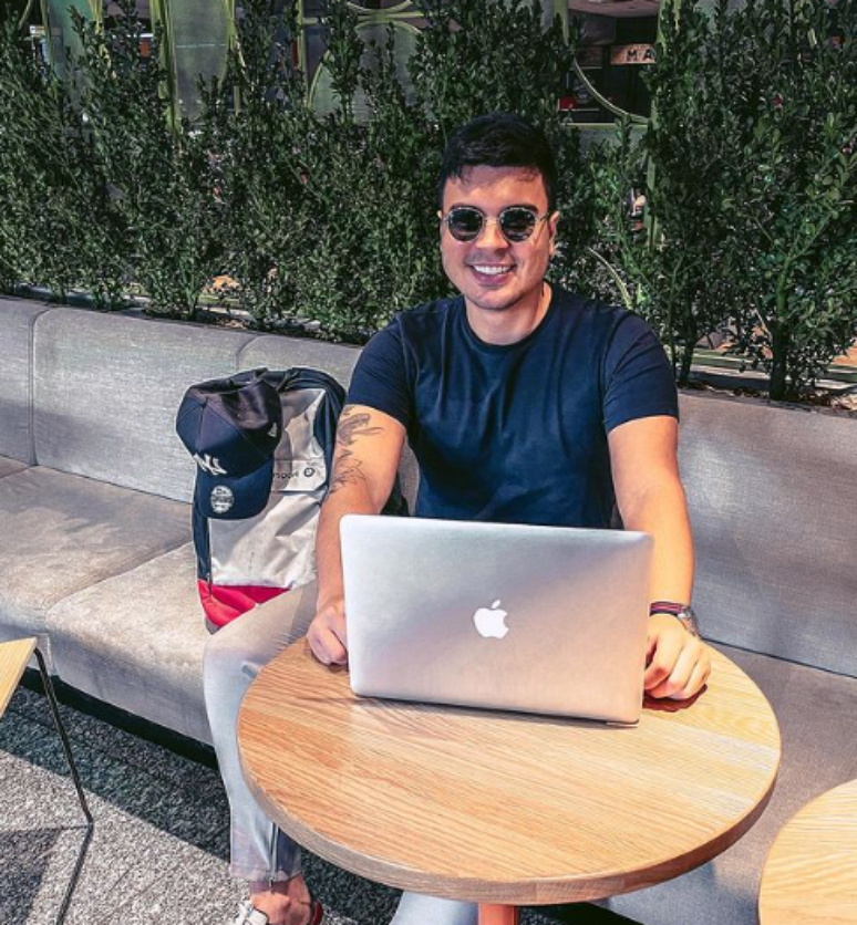 Victor Lima revela o segredo do sorriso das atrizes