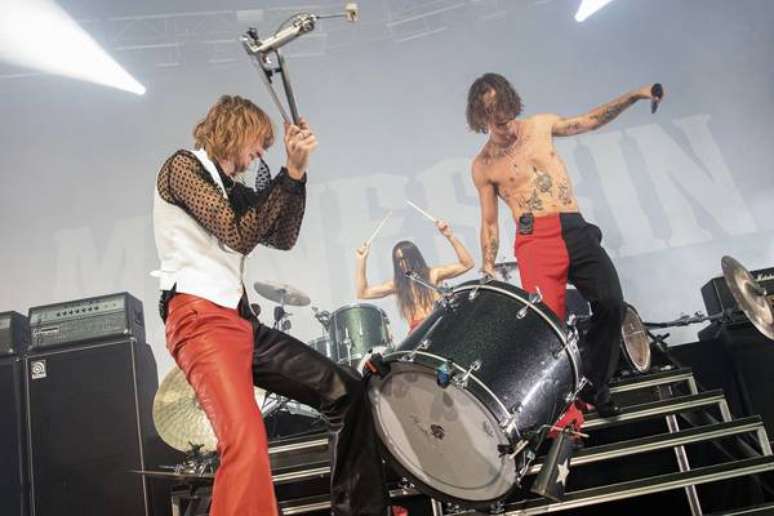 Maneskin quebra instrumentos no palco e gera polêmica
