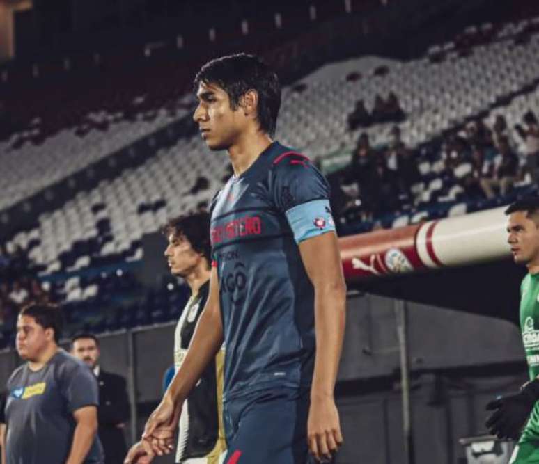 Alvo do Vasco, zagueiro paraguaio tem valor definido para ser negociado