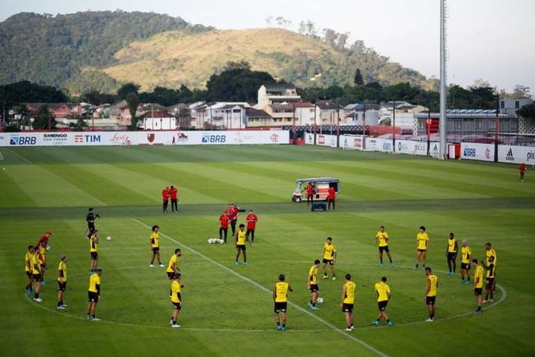 Férias no Flamengo acabam e elenco se reapresenta no Ninho do Urubu