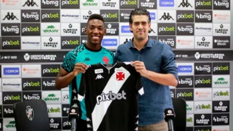 Diretor executivo do Vasco detalha negociações em andamento
