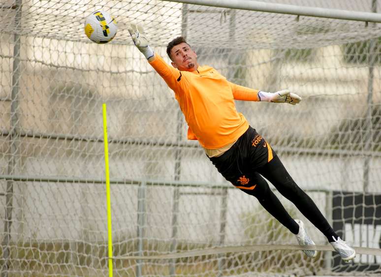 Vasco retoma conversas para contar com goleiro Ivan, do Corinthians