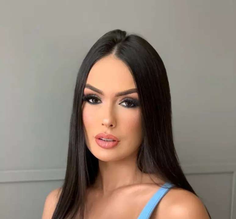 Confinada Para O Bbb Larissa Não Sabe Que Seu Avô Morreu