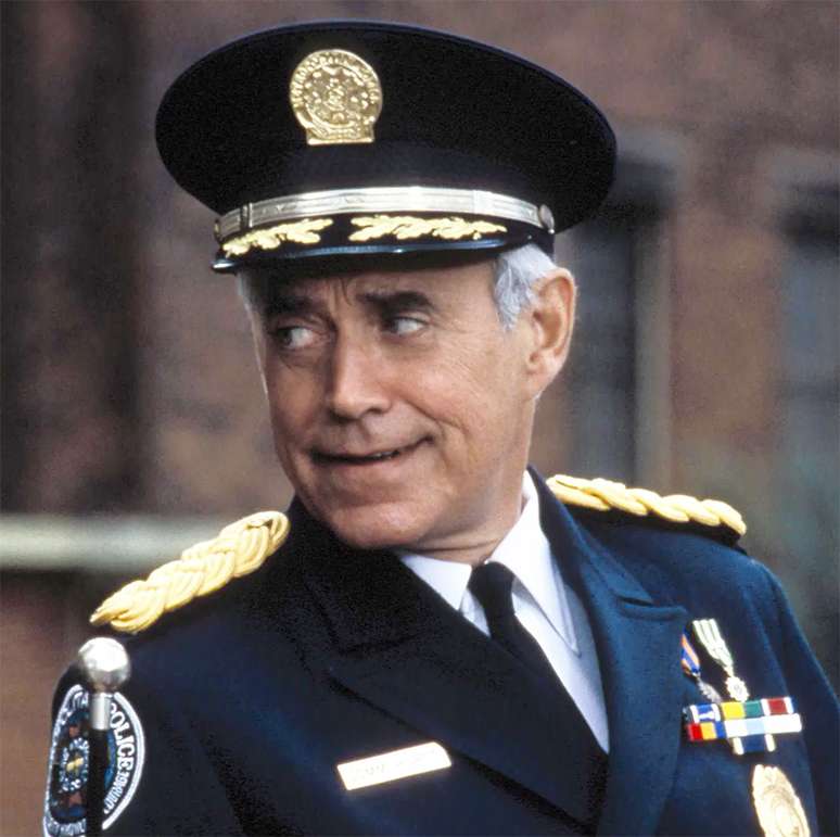 George R. Robertson, ator da franquia "Loucademia de Polícia", morre ...