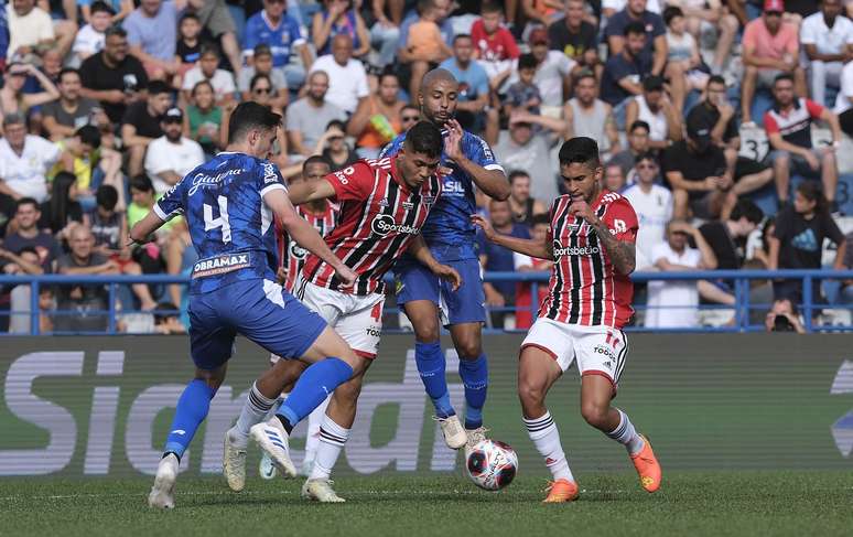 Ceni aprova estreia de Erison pelo São Paulo: "Bate, cai, levanta e não ...