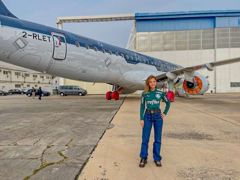Leila Pereira apresenta seu novo avião que será usado pelo Palmeiras Leila Pereira apresenta seu novo avião que será usado pelo Palmeiras