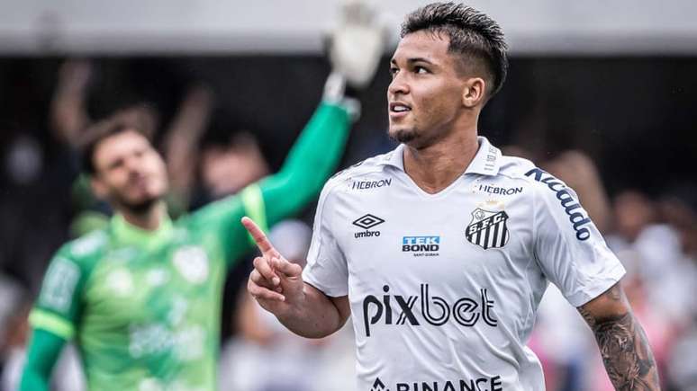 Marcos Leonardo espanta seca e mira artilharia do Santos na temporada