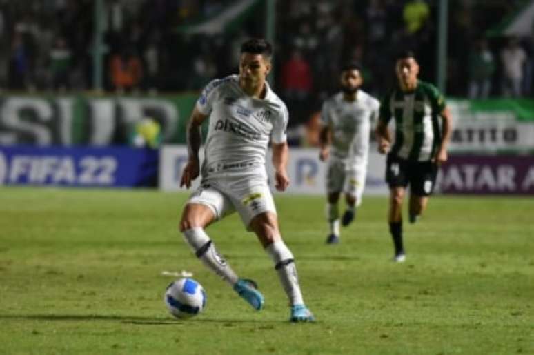 Após lesão no Santos, Rodrigo Fernández tenta recuperar espaço no time ...