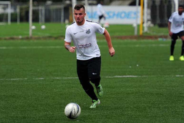 Ex-Santos e Flamengo faz testes para retomar carreira após seis anos parado