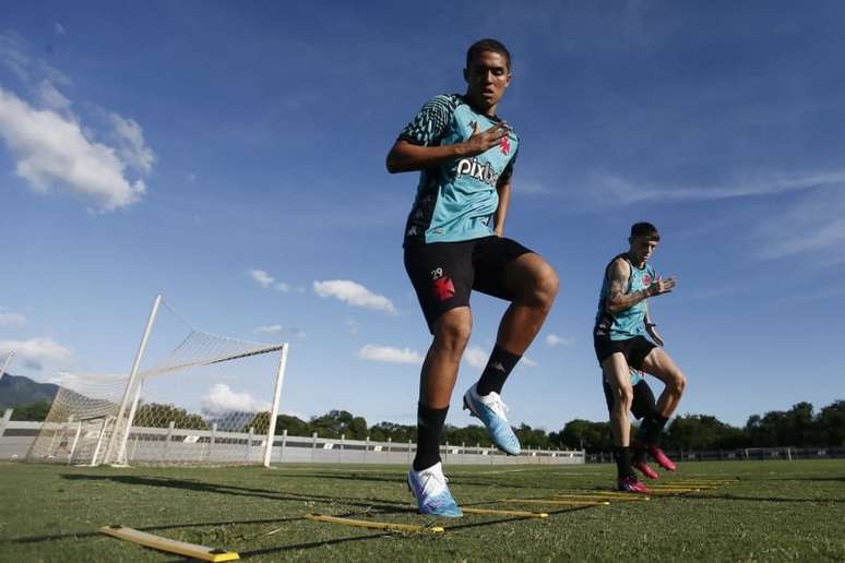 Orellano supera a transição e pode reforçar o Vasco diante do ABC