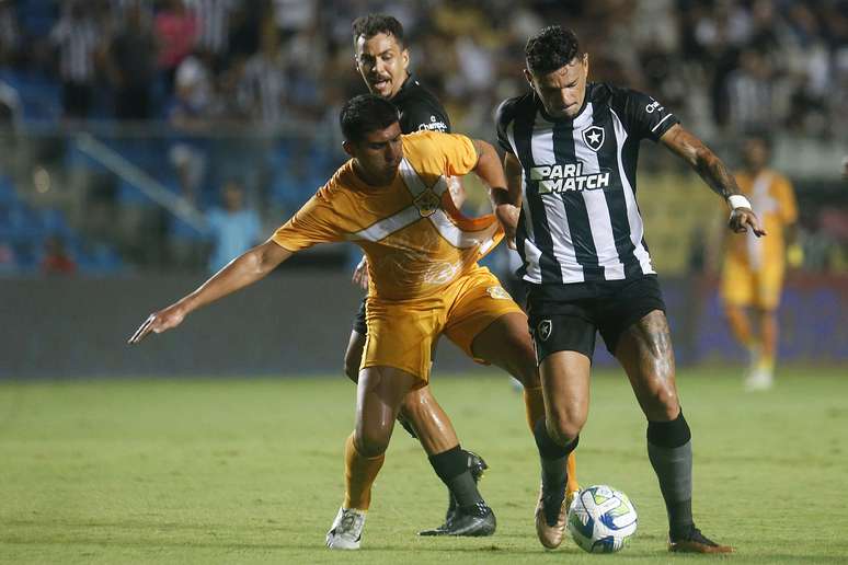 Tiquinho vibra com hat-trick em goleada do Botafogo pela Copa do Brasil