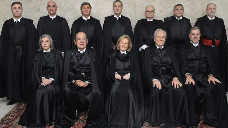 Precisamos enegrecer os espaços de poder