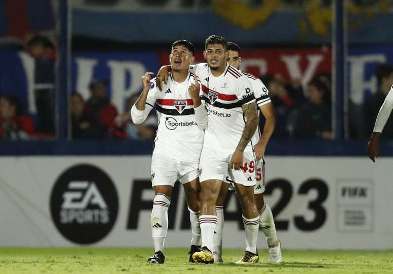 Erison brilha, e São Paulo vence Tigre em estreia na Sul-Americana