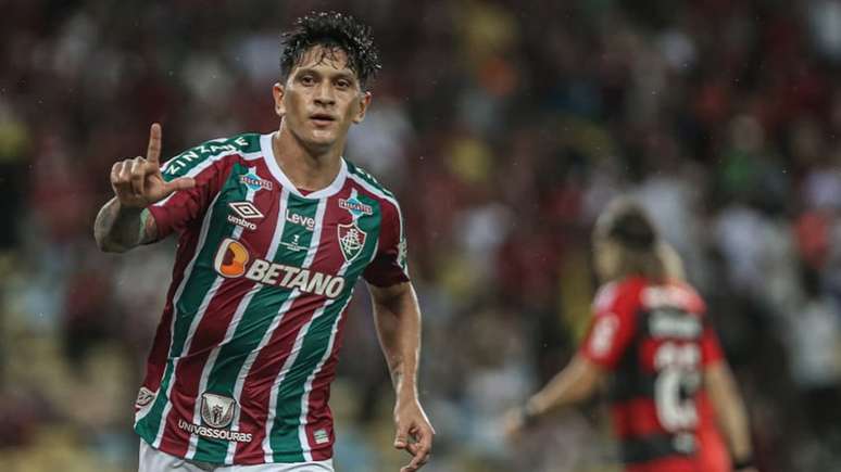 Cano iguala recorde de gols em uma edição de Carioca neste século