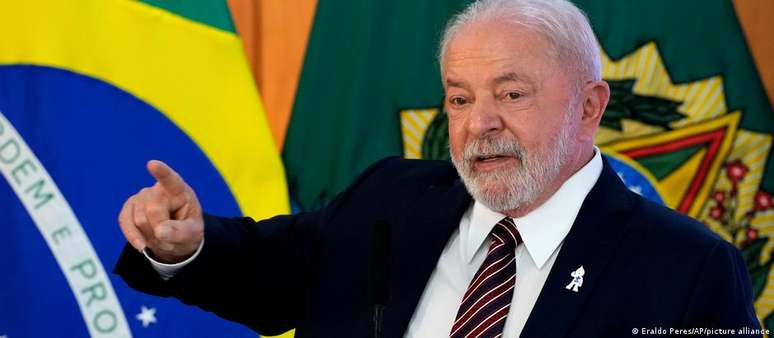 "Brasil deveria adotar política externa menos ativista"