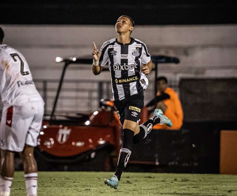 Santos acerta a renovação contratual do atacante Deivid, promessa da base