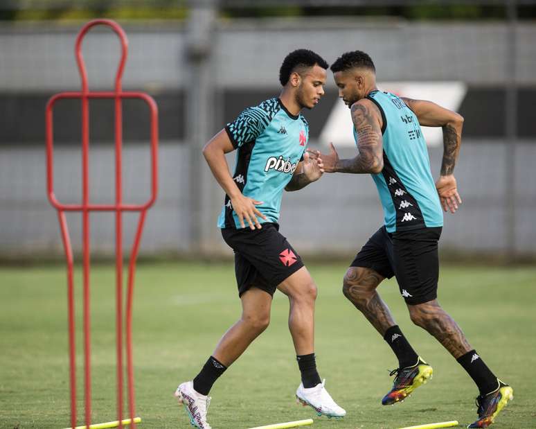 Lateral esquerdo Riquelme fica mais perto de retornar aos gramados pelo ...