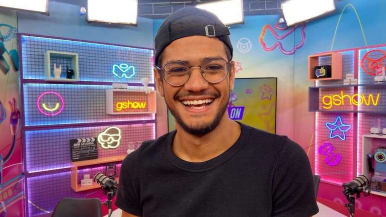 De Mini Blusa E Cabelo Loiro Gabriel Santana Viraliza Na Web