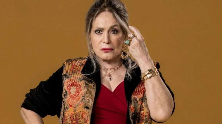 Cândida se torna heroína ao salvar família de tragédia em 'Terra e Paixão'