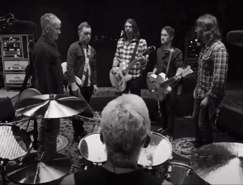 Foo Fighters revela primeira música inédita com novo baterista
