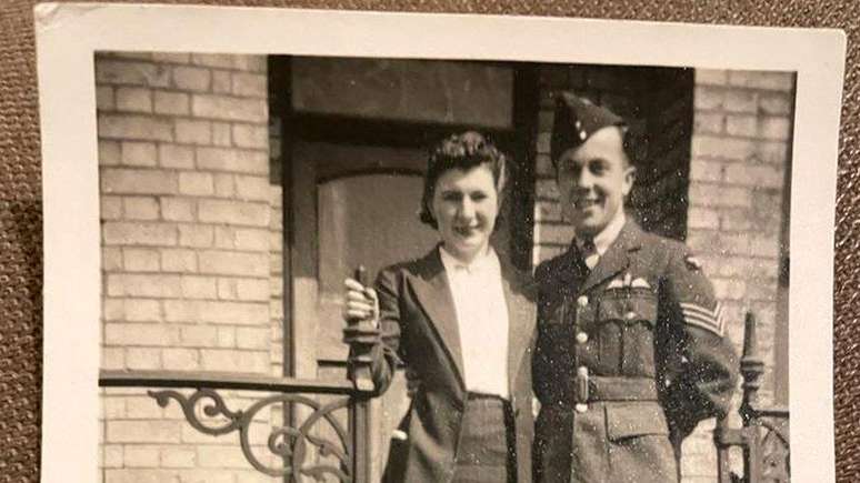 Os militares voluntários que sobreviveram a queda de avião e 2 anos em ...