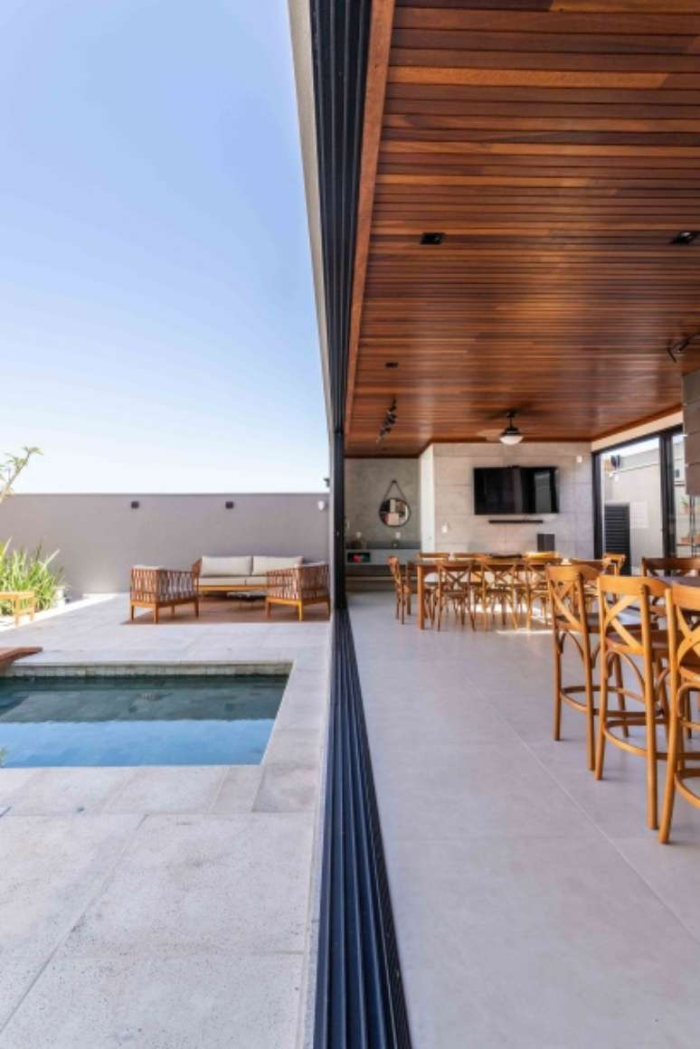 Casa de 502 m² ganha arquitetura clean e atemporal