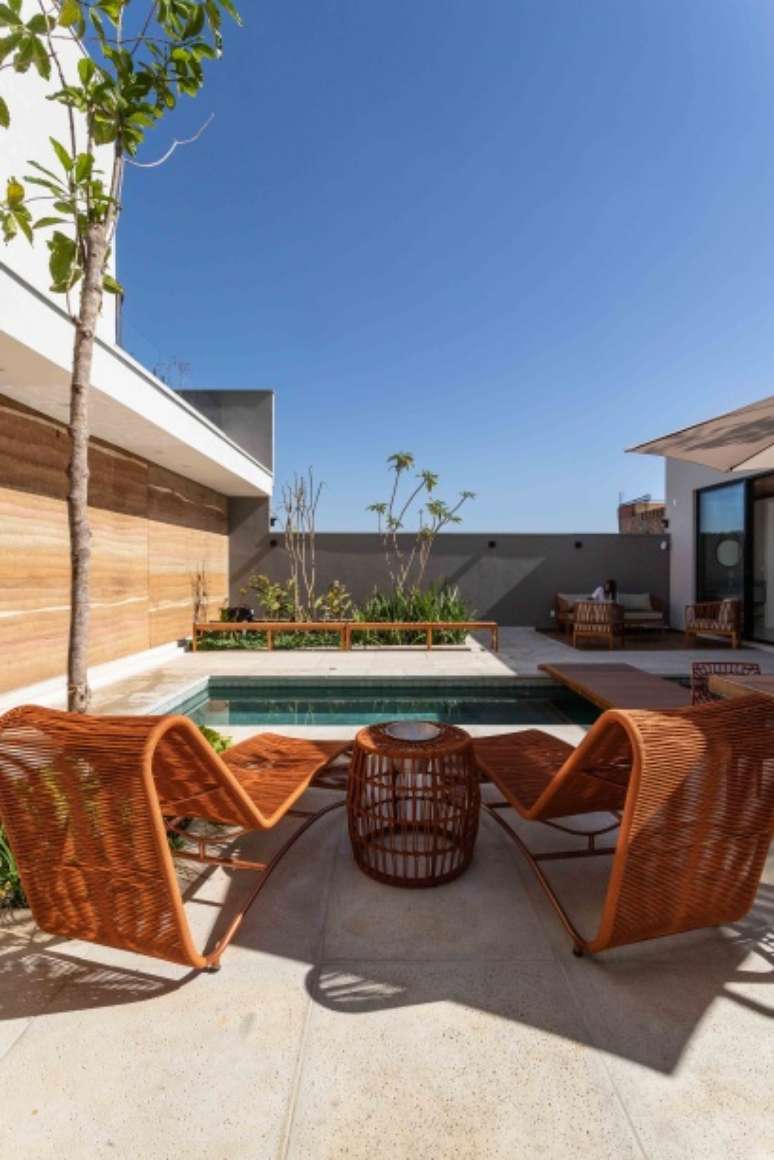 Casa de 502 m² ganha arquitetura clean e atemporal