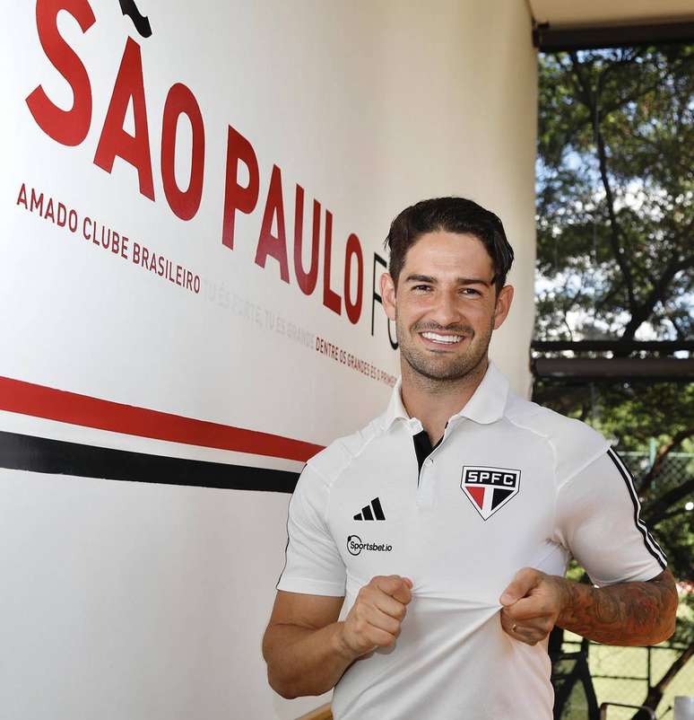 Furto de cabeamento faz São Paulo adiar apresentação de Alexandre Pato ...