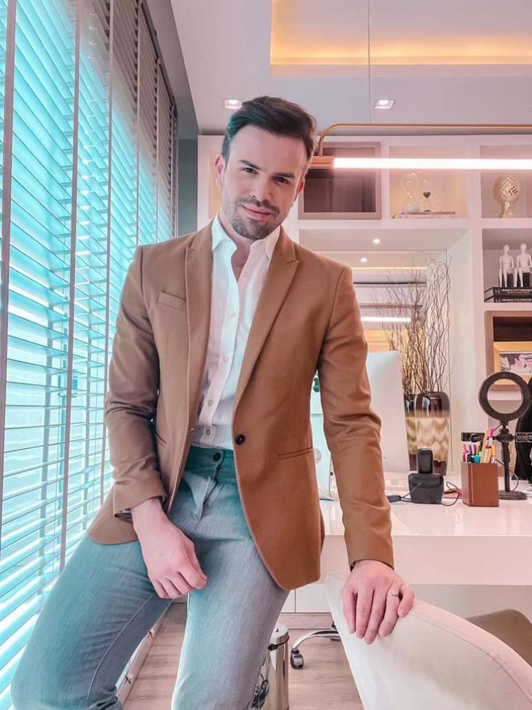 Dr. Jonas Lima, o cirurgião das celebs, explode nas redes sociais