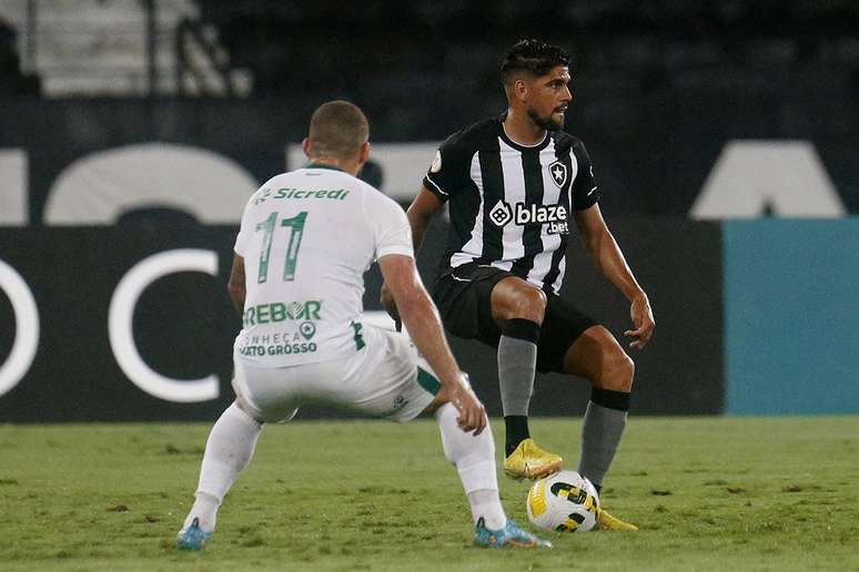 Botafogo encaminha empréstimo de Daniel Borges para o América-MG